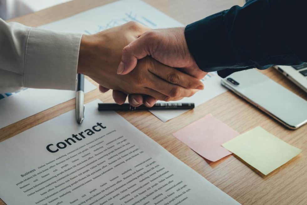 Traduction de contrats en anglais : comment réussir